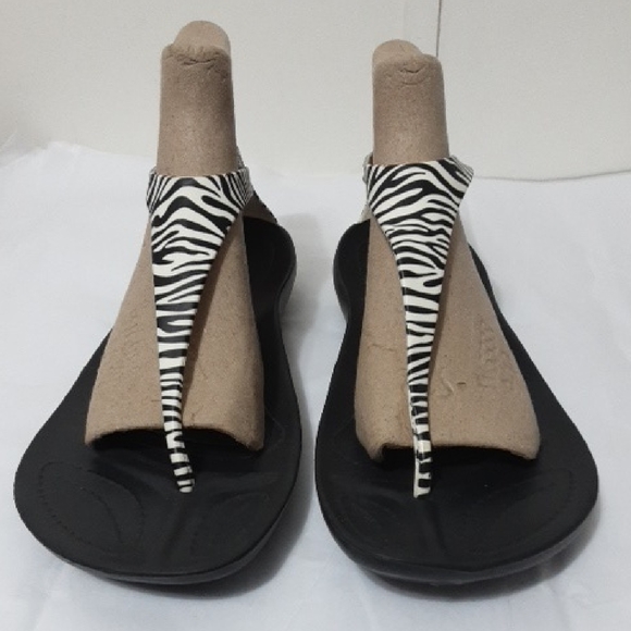 CROCS | Shoes | Crocs Sexi Wild Stylish Zebra Print Womens 1 Tstrap ...